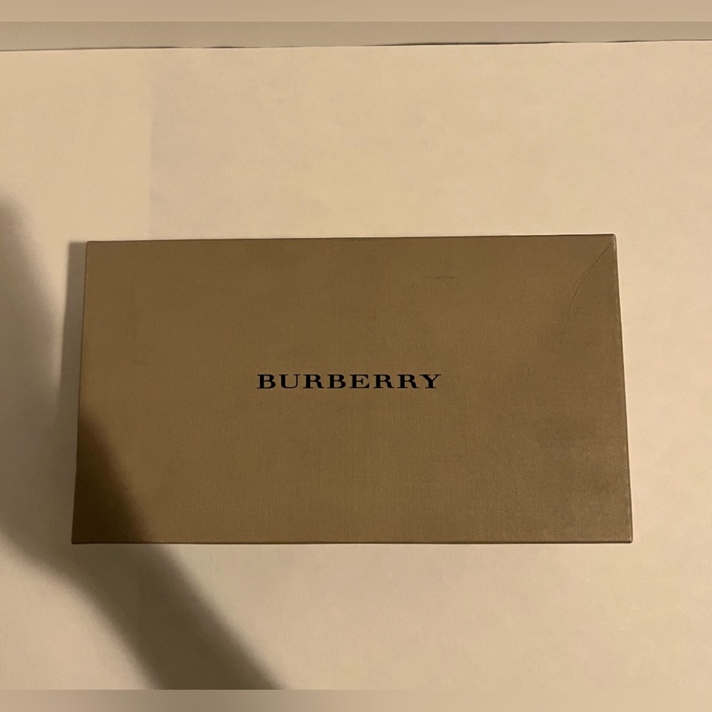 Authentic Burberry Shoe Box - Gem